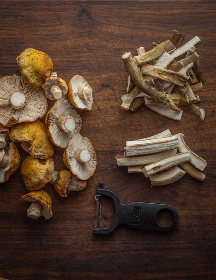 Sauteed honey mushrooms and their stems recipe